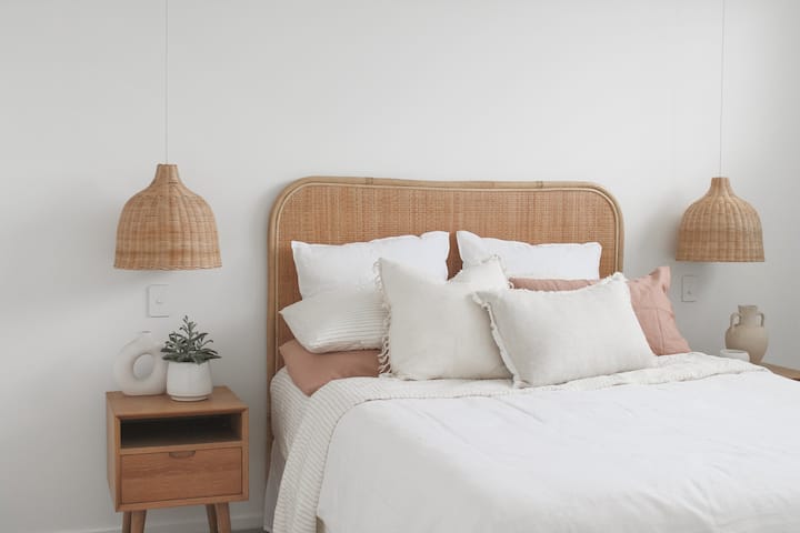 Bianco Beach Abode ~ Luxury Riverside Villa - Mudjimba