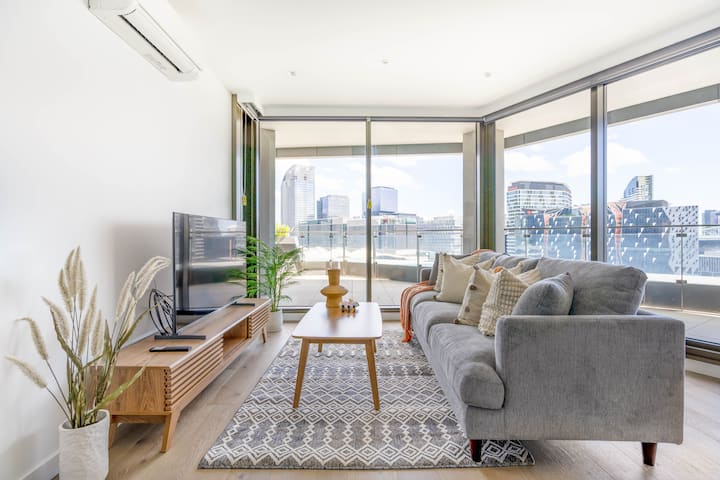 Prestigious 2br West Side Place Apt Free Parking - Melbourne