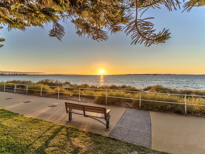 Coastal Retreat 300m From Beach! - Perth