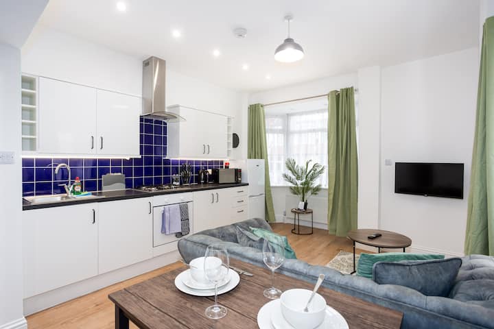 Comfortable Home For Both Long And Short Stays - Southend-on-Sea