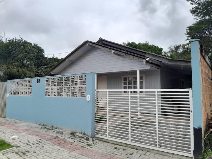 163 - Casa Ampla Com 03 Dormitórios - Bombinhas