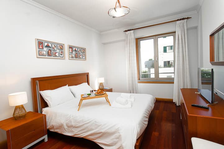 Large Cliff Sea View T4 Apt - Funchal