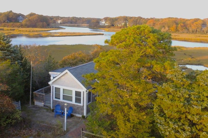 Waterfront! Swan's Retreat. Steps To C'ville Beach - Barnstable, MA