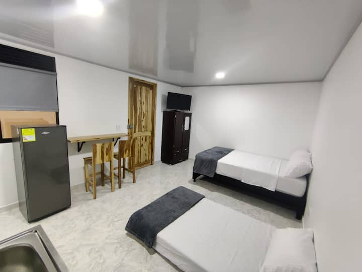 Apartaestudio Central Barrio Sevilla - Medellín
