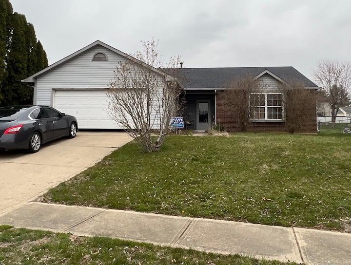 Room Available 3 Miles From Downtown - Room #2 - Columbus, IN