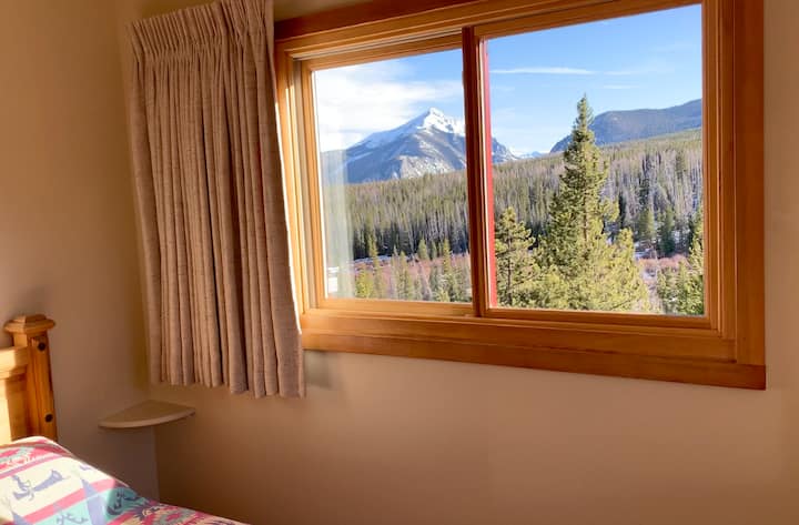 Best Views In Rockies - 2br 2bath, Pool, Hot Tub - Silverthorne, CO