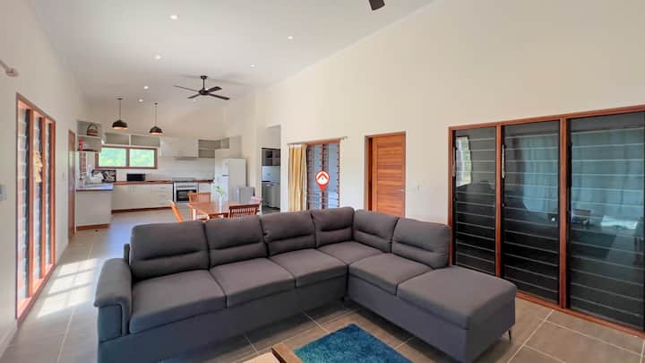 A Private Bedroom In The Tropics - Port-Vila