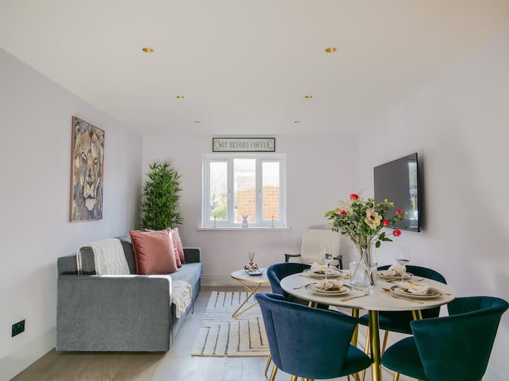 Stylish Retreat For Your Short Getaway - London