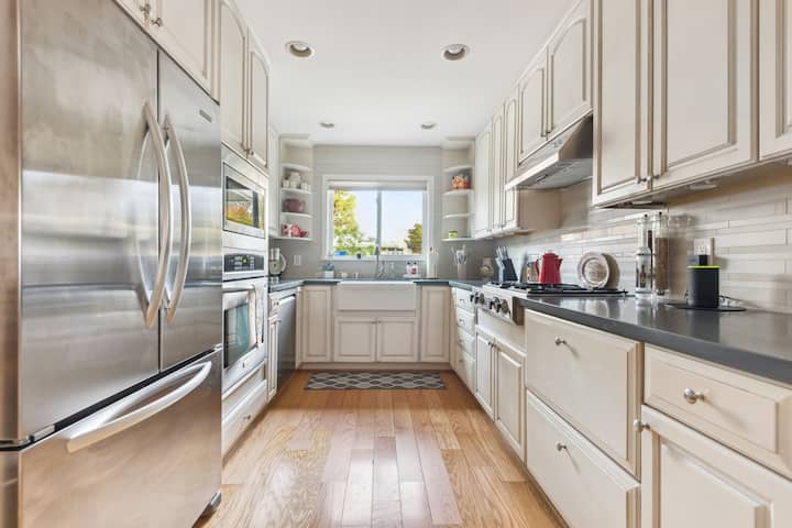 Charming Spacious Home In Sf Bay - Castro Valley, CA