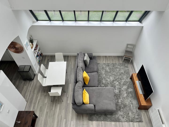 Stylish Unique 2 Bed Duplex Apartment With Parking - St Albans