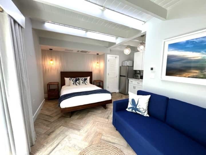 Canal Front Bungalow - Florida Keys