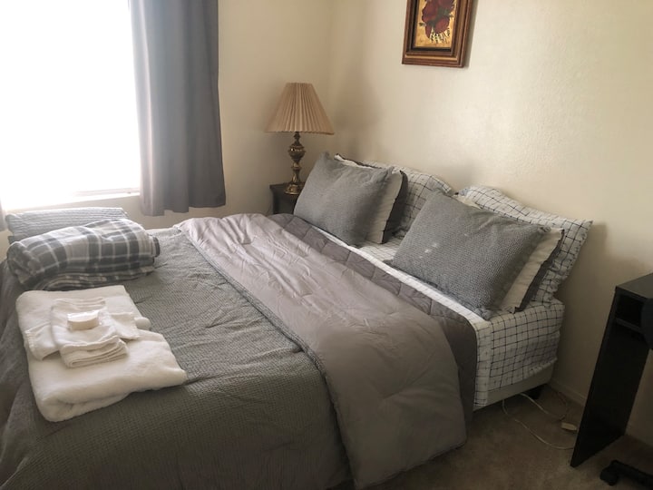 Private Bedchamber - Santa Clarita, CA