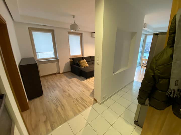 Free Parking & 3 Mins To The Metro/train - Warschau