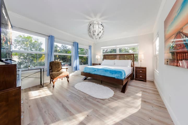 Private Room By Convention Centr - West Palm Beach, FL