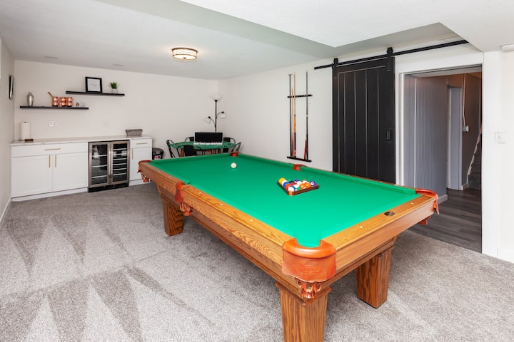 5br Retreat W/ Game Room + Fire Pit - Des Moines