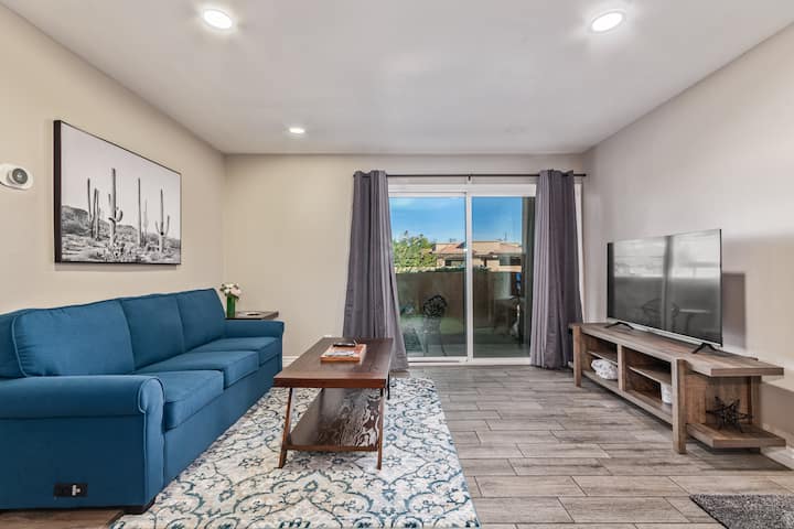 Immaculate 2 Bd Old Town Condo - Scottsdale, AZ