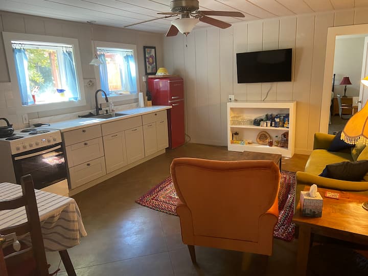 Wine Country Apt On The Farm - Cloverdale, CA