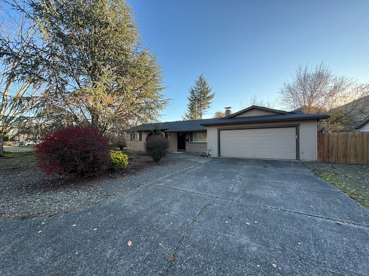 Oregon Charm: Big Yard, Space - Beaverton, OR