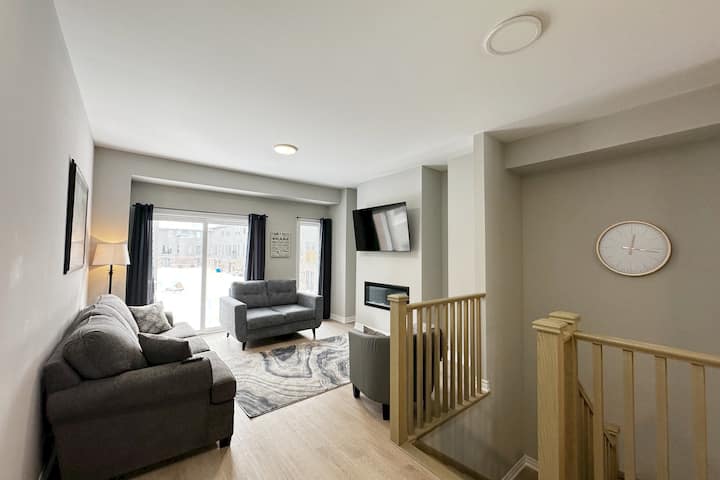 3.5bd 2bth Home Free Parking ~8min To Bluemountain - Collingwood