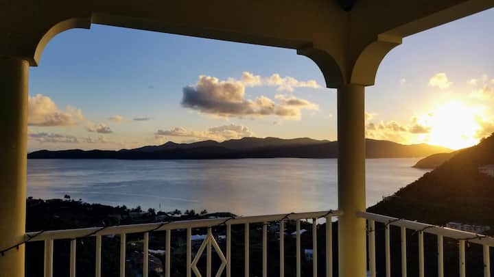 Spacious 3br "Golden View" Near The Best Beaches - 코랄 베이