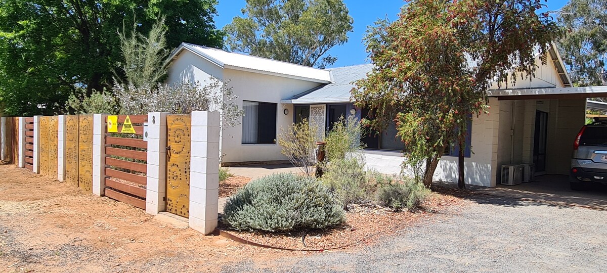 Alice Springs Holiday Rentals & Homes - Northern Territory, Australia ...