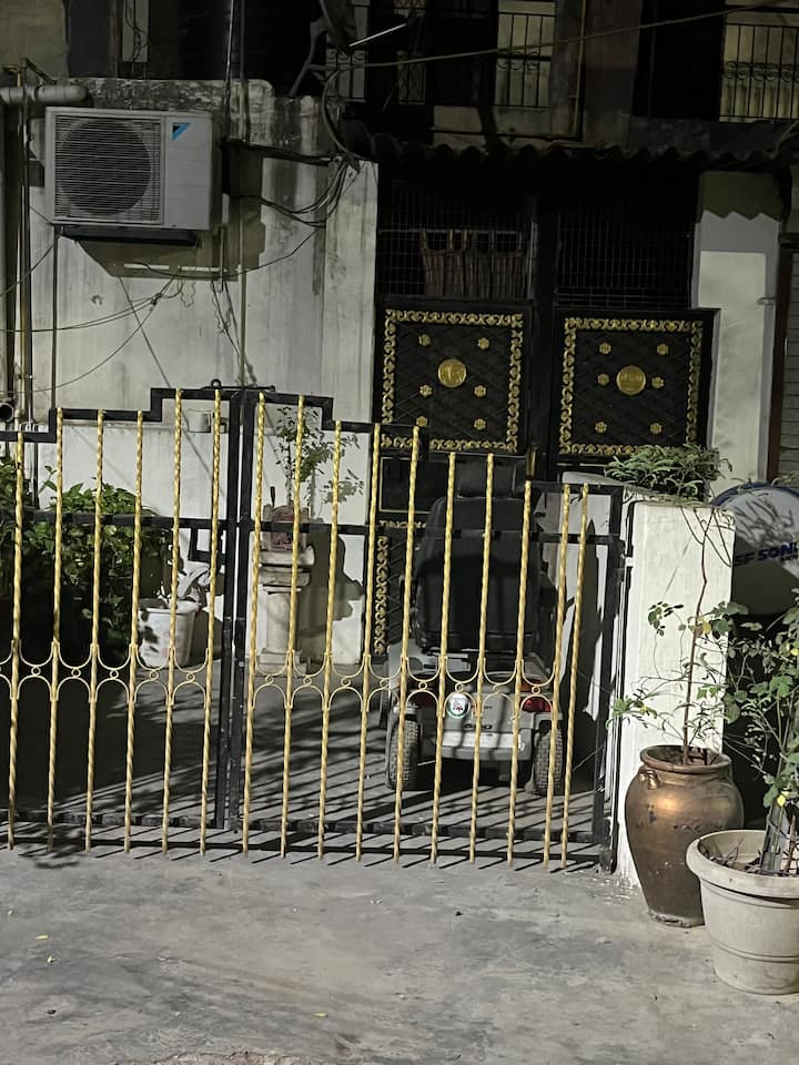 Furnished House In Kalkaji (Opp. Nehru Apt) - Delhi, India