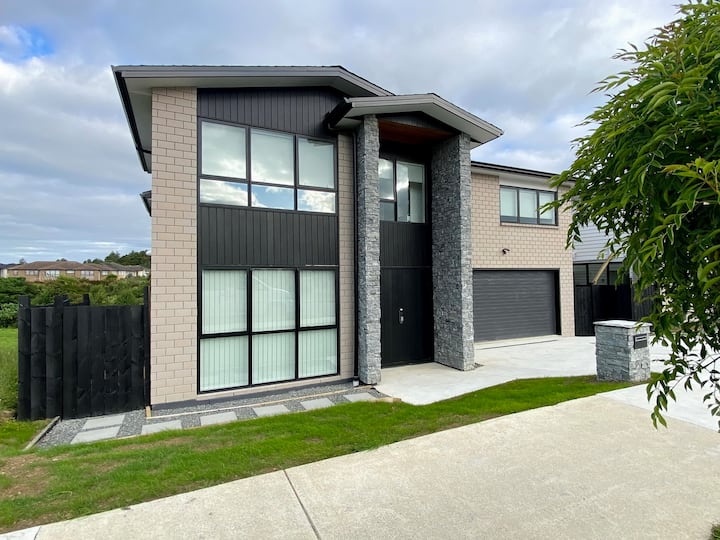 Extra-large Brand-new House 9 Bedrooms 6 Bathrooms - Auckland