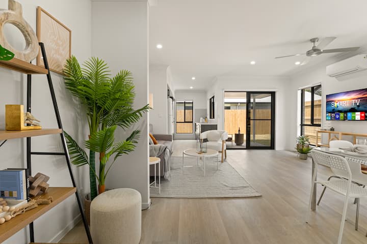 3br Home W/ Cozy Interior Design - Brisbane