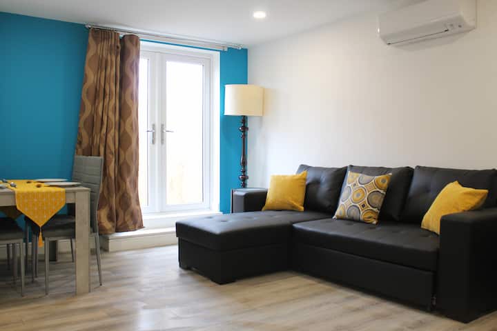 Lovely 2 Bed Apartment (4)free Parking And Wi-fi - Hull