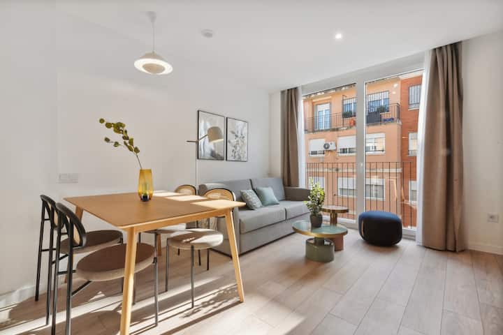 Limehome Valencia Palau |Studio +Sofa Bed &Balcony - Valência