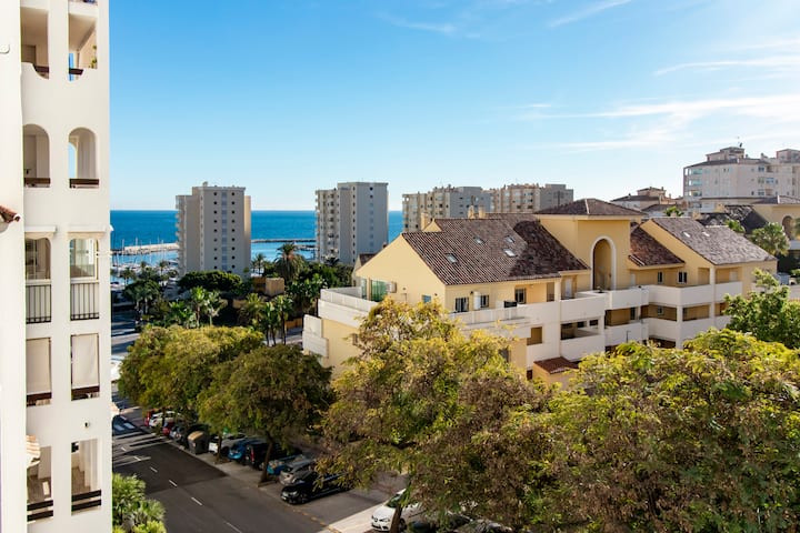 Sea View & Pool - 2 Min Walk To Port/beach - Estepona