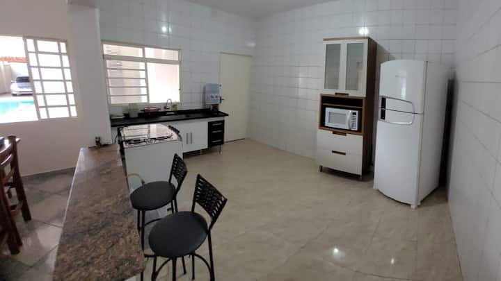 Hospedagem Com Piscina E Lazer Completo - Americana