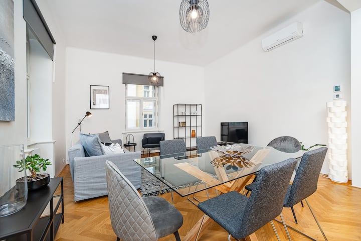 Bright And Designed Apartment In The Center - Prague