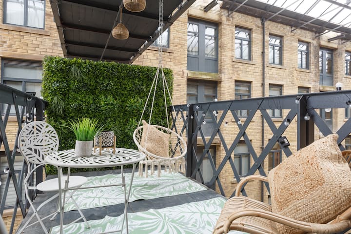 Bradford: Beautiful 2 Bed With Balcony - West Yorkshire