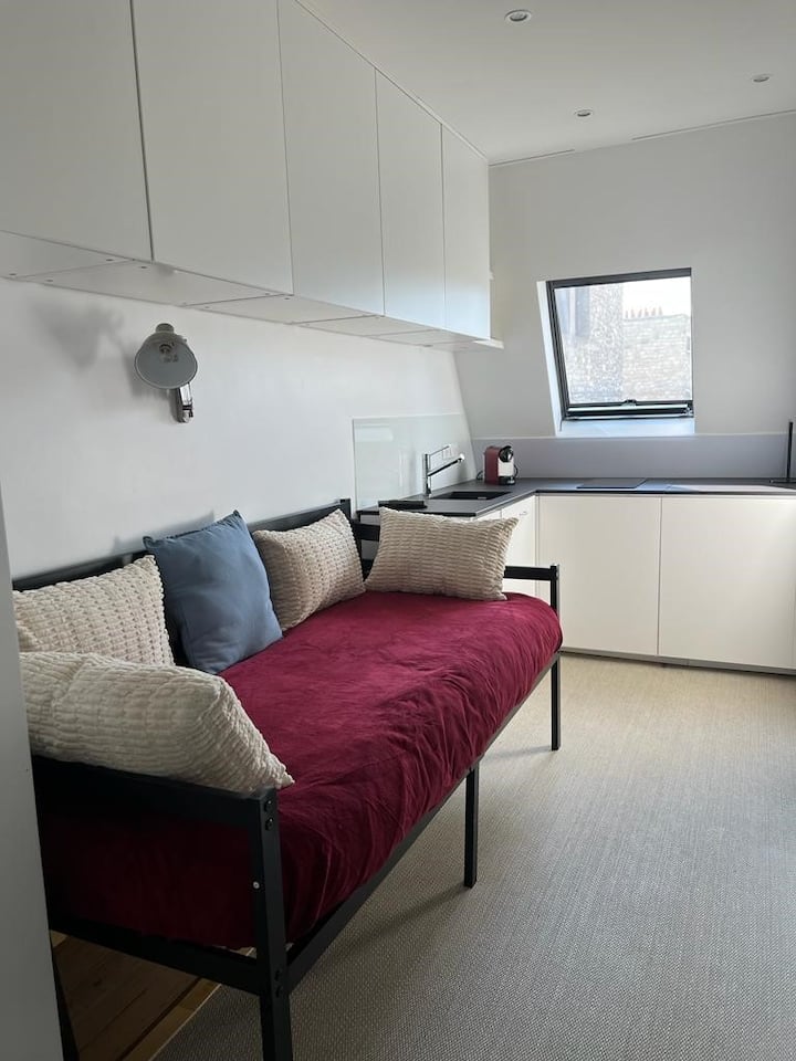 Studio Au Dernier Etage Avec Vue - Levallois-Perret