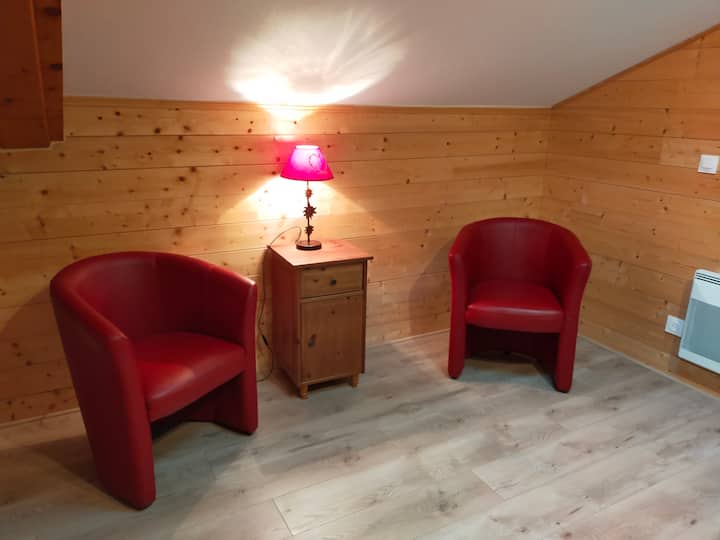 Savoie Chalet Situé à 1100m Vue Sur Les Montagnes - Savoie