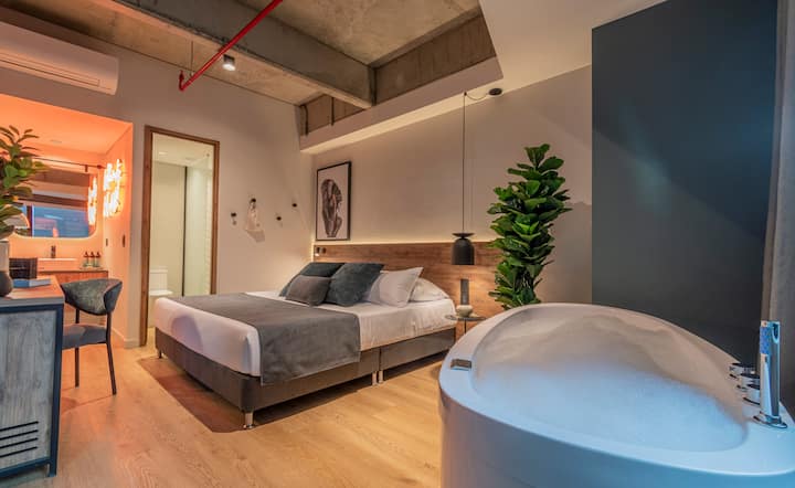 Deluxe Suite With Bathtub Hashtag 98 Hotel By Jalo - Medellín