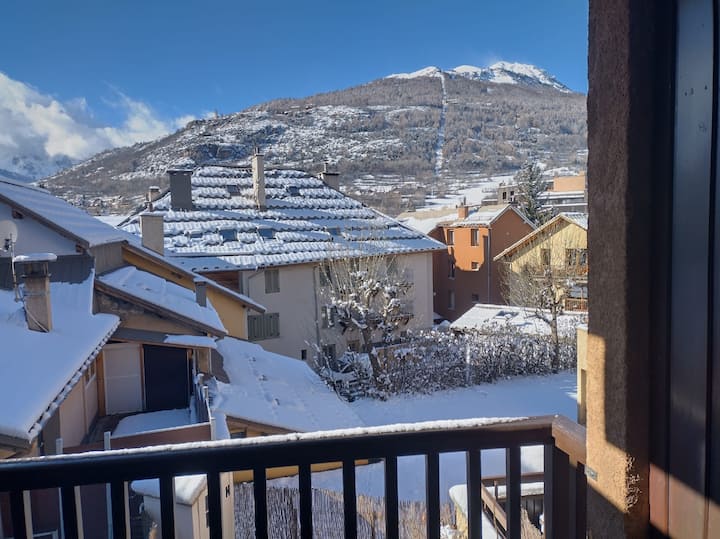 Appartement Proche Rue Centrale - 브히앙쏭
