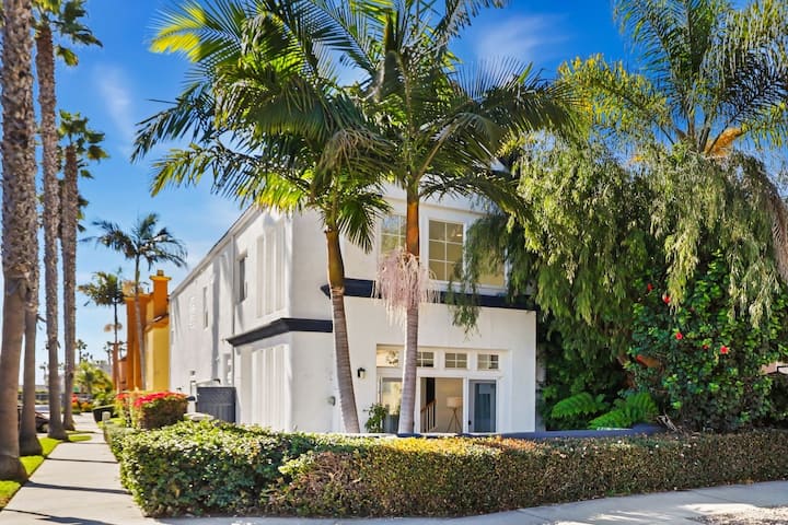 Large Family Home! Walk To Beach And Restaurants! - Oceanside, CA