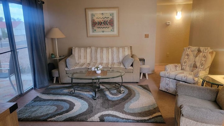 Travel Nurses Desert Delight! - ラフリン, NV