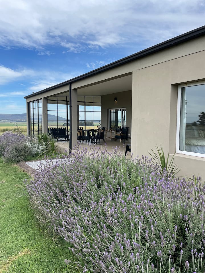 Premium Countryside Getaway With A Beautiful Pool - Balcarce