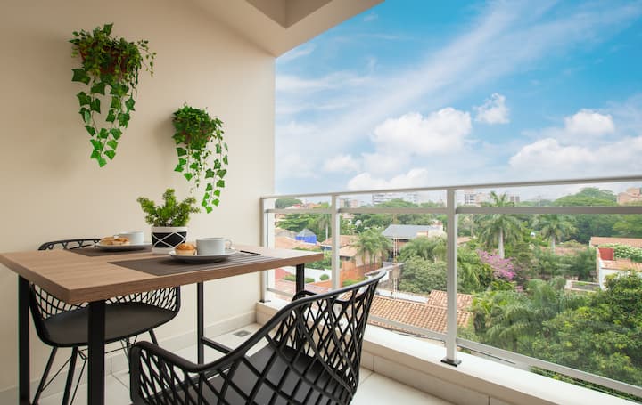 Asuncion's Retreat: 1br, Balcony, Grill & Parking - Paraguay
