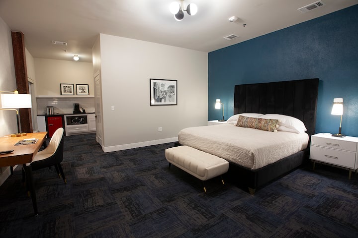 Greyhound Inn Accessible King Suite - Tyler, TX