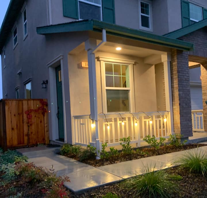 Luxury Studio In Optimal Petaluma Location - Petaluma, CA