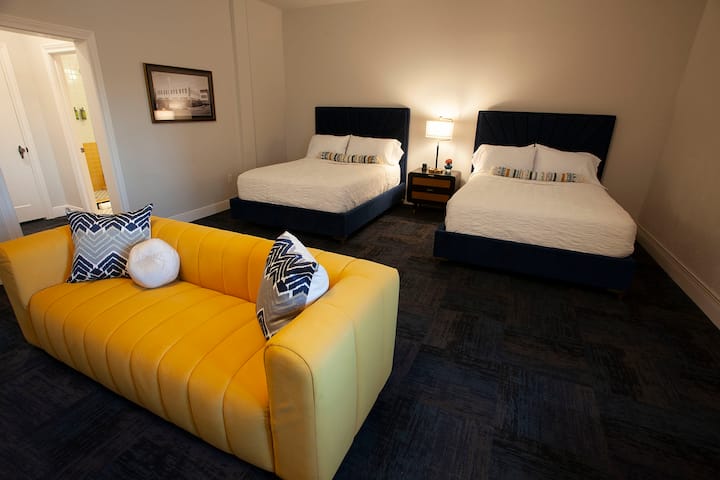 Greyhound Inn Double Queen Suite - Tyler, TX