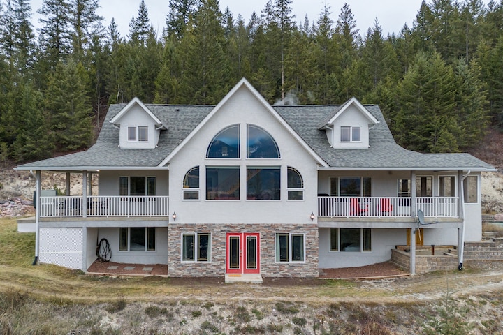 Gemstone Mountain Lodge W Brand New Hot Tub & Bbq - Canada