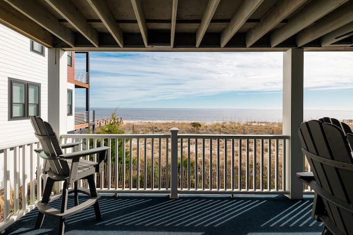 "Coastal Cove": Ocean Front Sea Life With A Pool! - Carolina Beach, NC