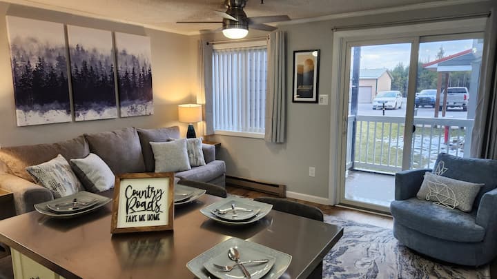 Mnt Lodge - 1st Floor - Ski-in/out - Pvt Parking - Snowshoe, WV