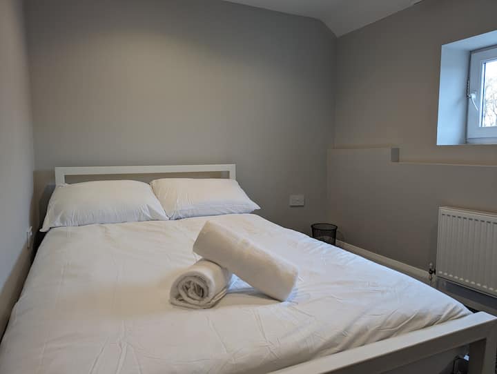 Central & Modern Private Room -9 - Vale of Glamorgan