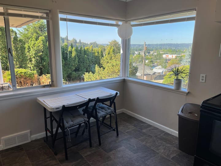 Pleasant-large Midcentury W/view - Kent, WA